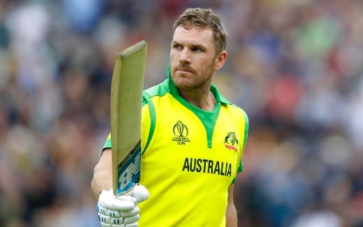 एरोन फिंच ने जमाया शतक, ऑस्ट्रेलिया ने श्रीलंका को दिया 335 रनों का टारगेट