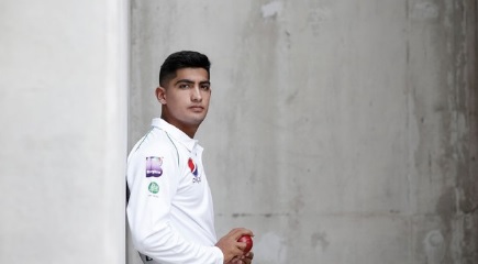 पाकिस्तान के युवा गेंदबाज नसीम शाह 'एज फ्रॉड' में फंसे ! - Pacer naseem ...