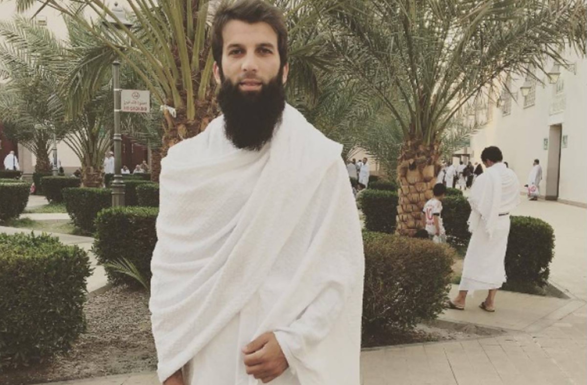 Moeen Ali Father Is Kashmiri And He Wants To Clean The Toilet In Mosque ...