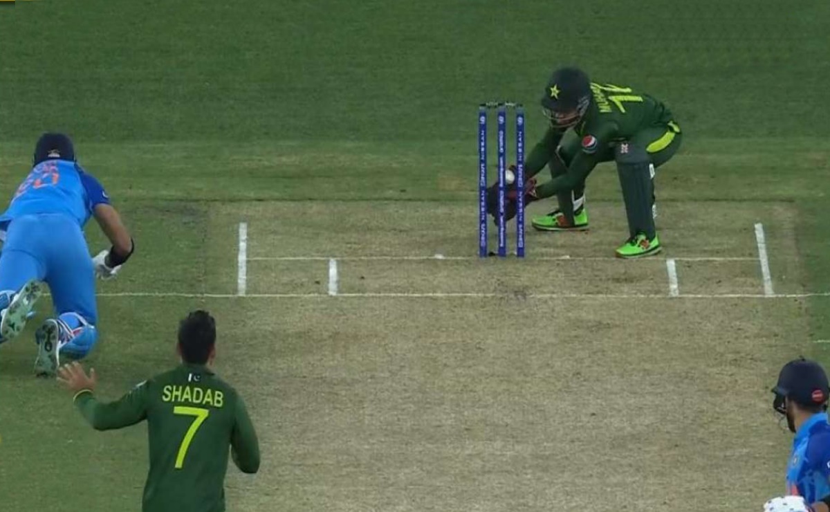 Axar Patel Runout India Vs Pakistan T20 World Cup 2022 in Hindi - अक्षर ...