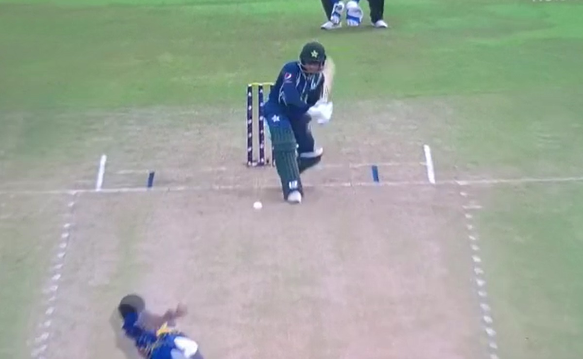 Womens Asia Cup Achini Kulasuriya Muneeba Ali Drama in Hindi - Womens ...