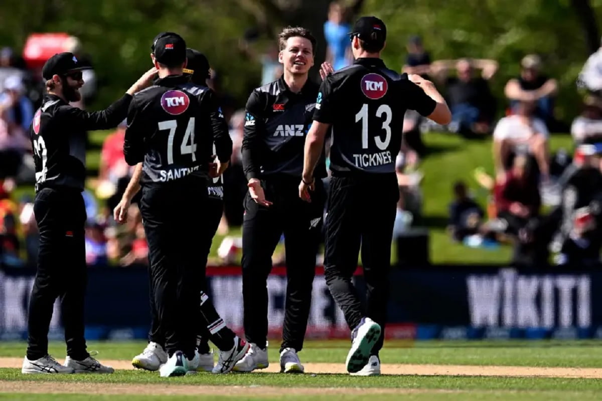 NZ V PAK: New Zealand Bowlers Hold Pakistan To 130/7