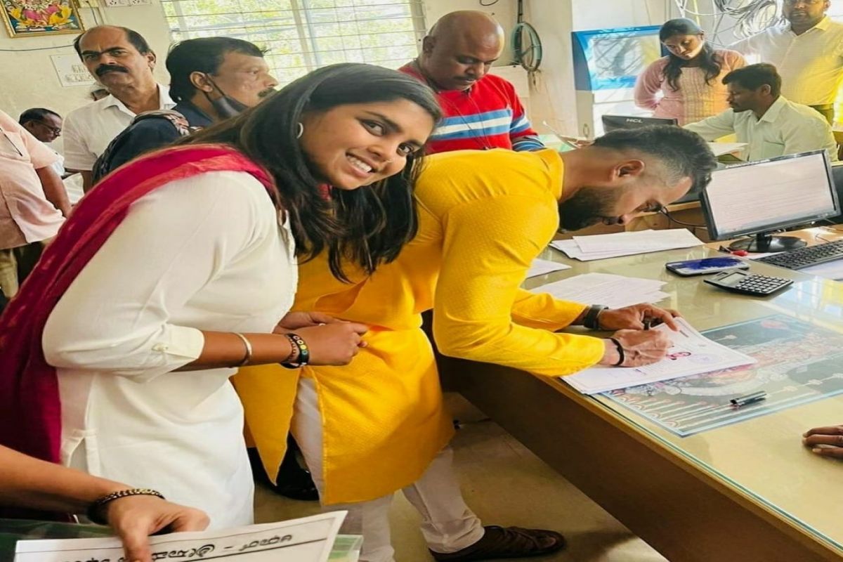 Indian Cricketer Veda Krishnamurthy Ties The Knot With Arjun Hoysala On ...