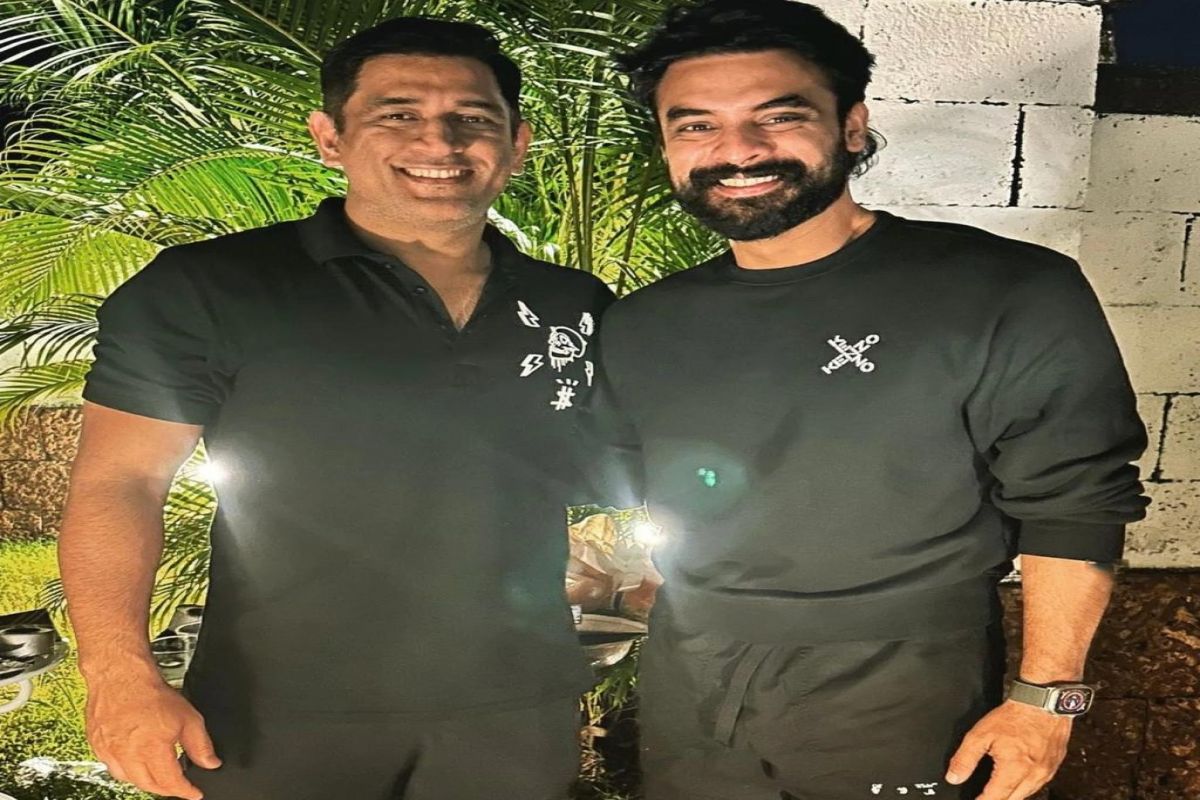 'Great Role Model': Tovino Thomas Has His Fanboy Moment With M.S. Dhoni ...