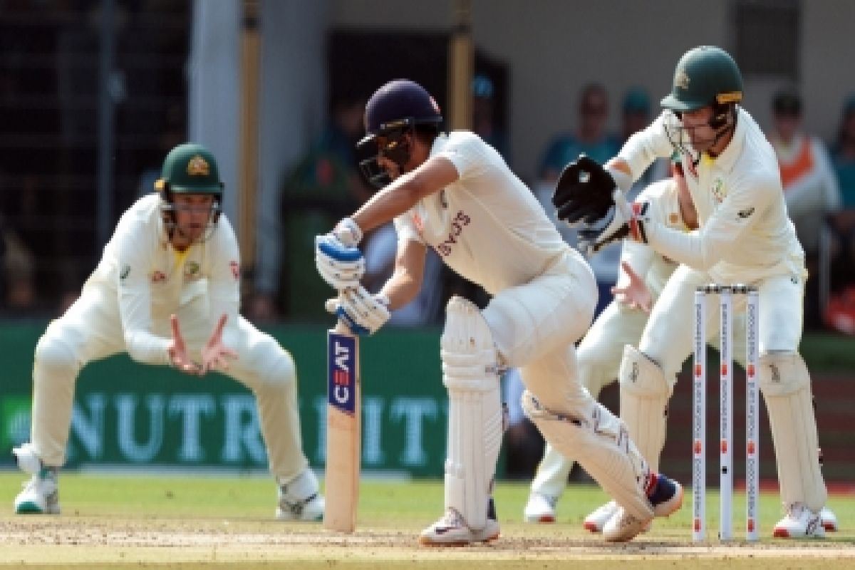 आप डिफेंस के साथ इस पिच पर टिक नहीं सकते : हरभजन - Indore:India's ...