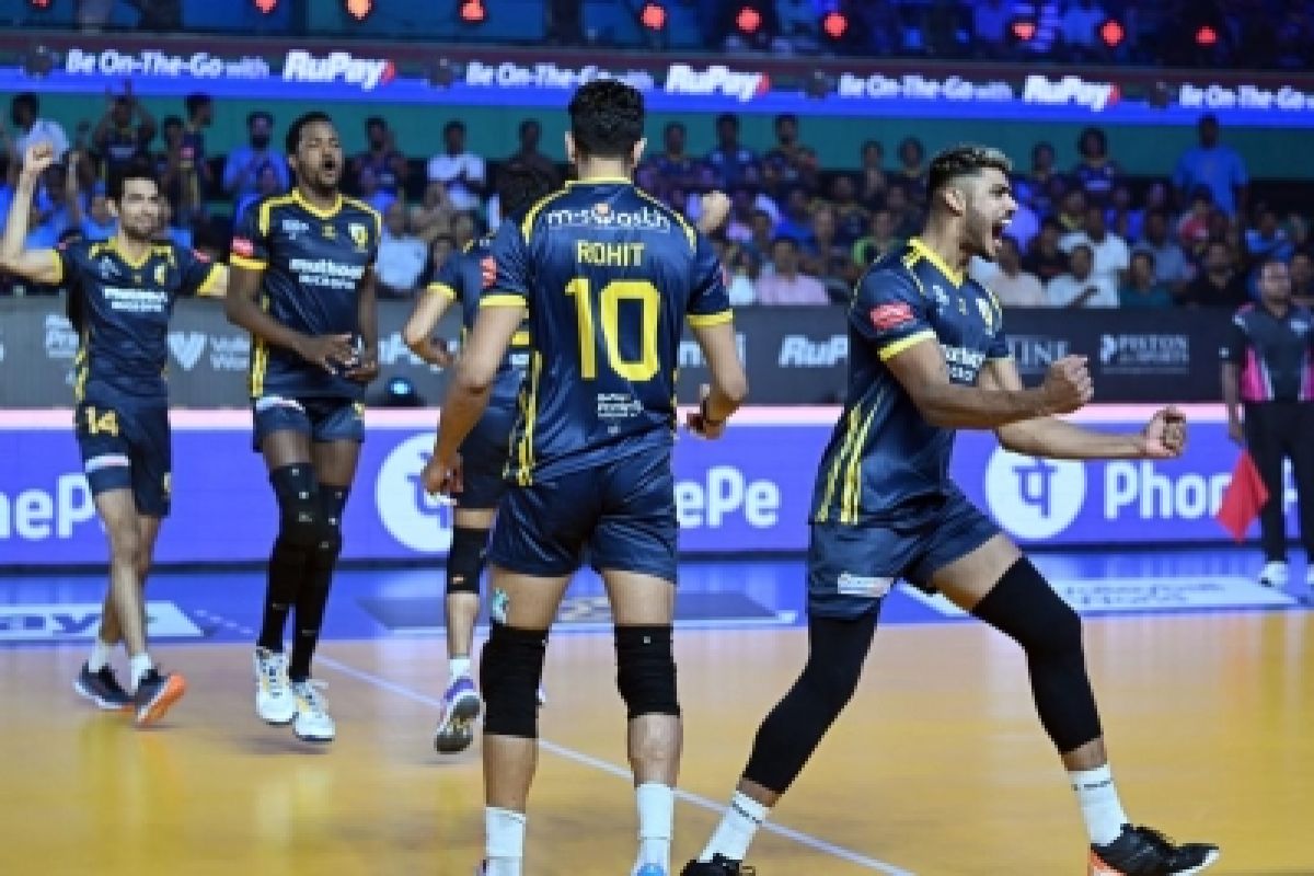 PVL: Kochi Blue Spikers Finish Campaign With Win Over Mumbai Meteors On ...
