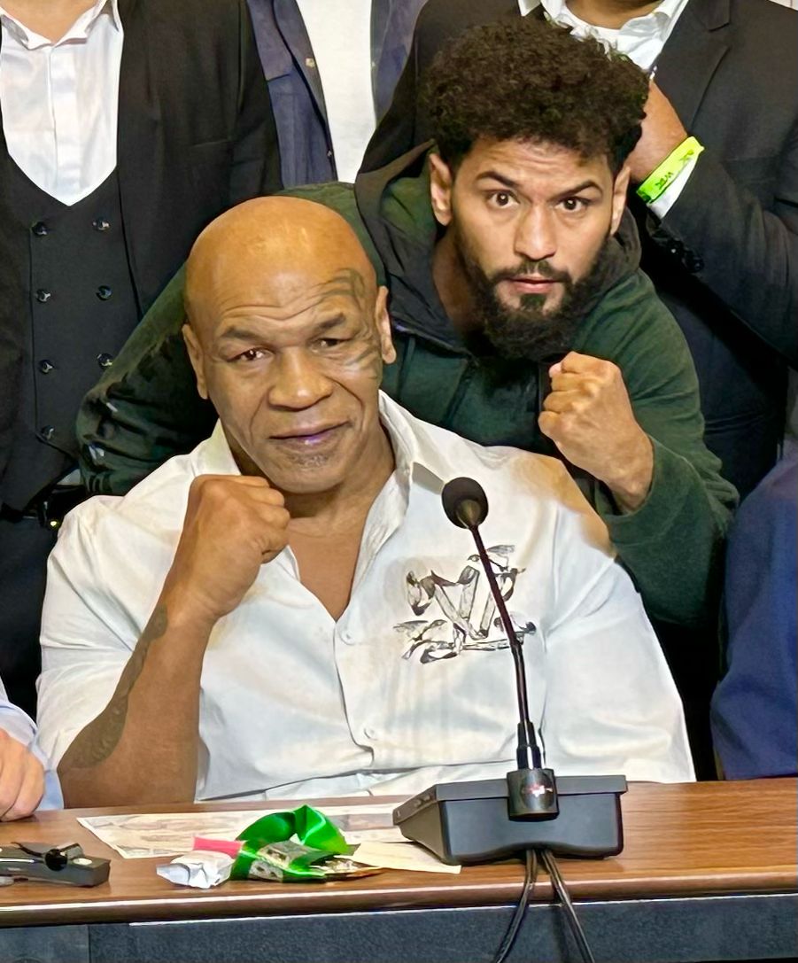 WBC Asia Champion Neeraj Goyat Rubs Shoulders With Boxing Legends At ...