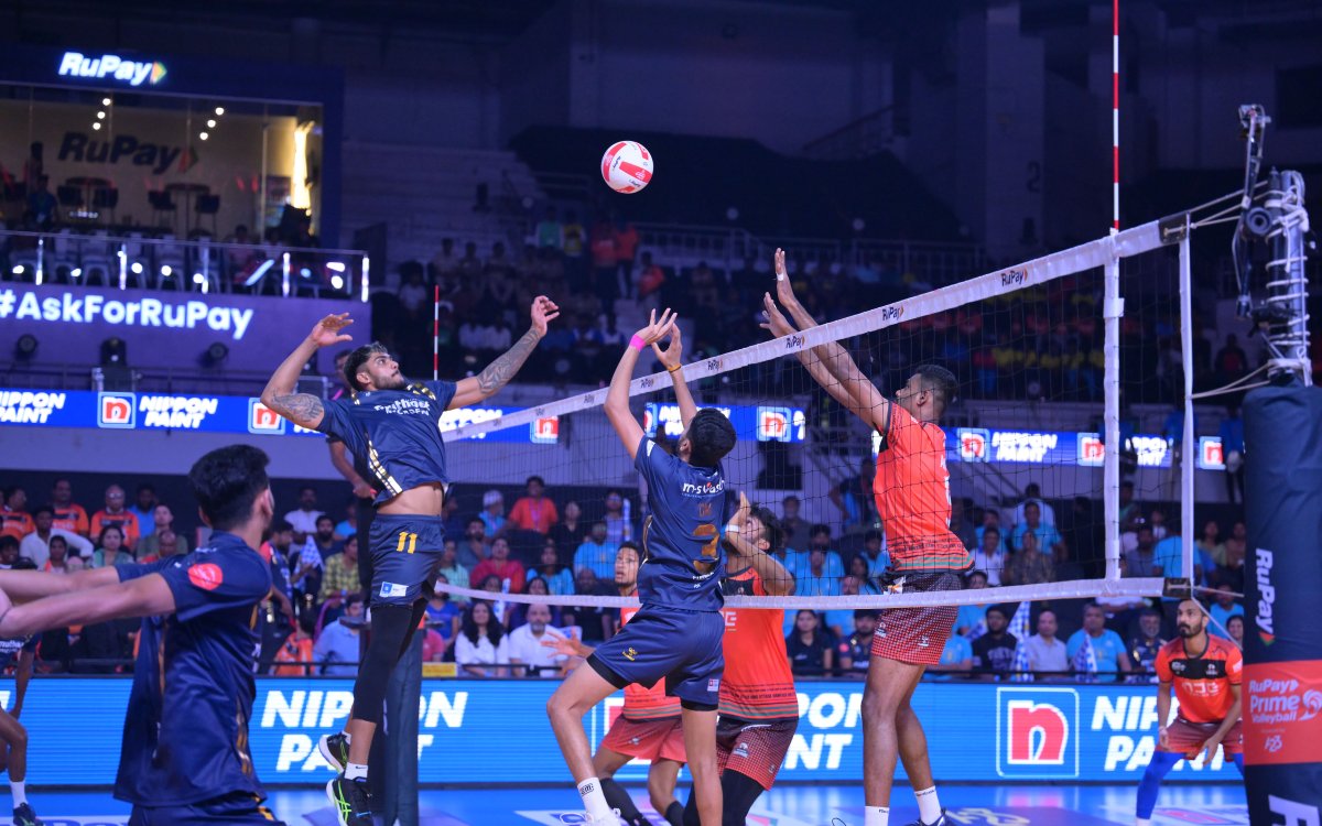 PVL Season 3: Kochi Blue Spikers Beat Hyderabad Black Hawks To Restore ...