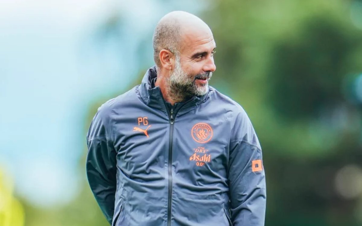 Man City Boss Guardiola Feels "privileged" To Be In Contention For ...