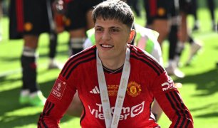 Garnacho's Bicycle Kick Against Everton Wins Premier League Goal Of The ...