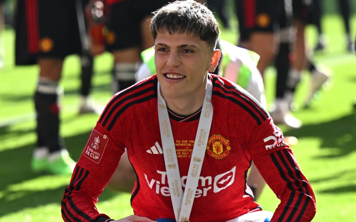 Garnacho's Bicycle Kick Against Everton Wins Premier League Goal Of The ...