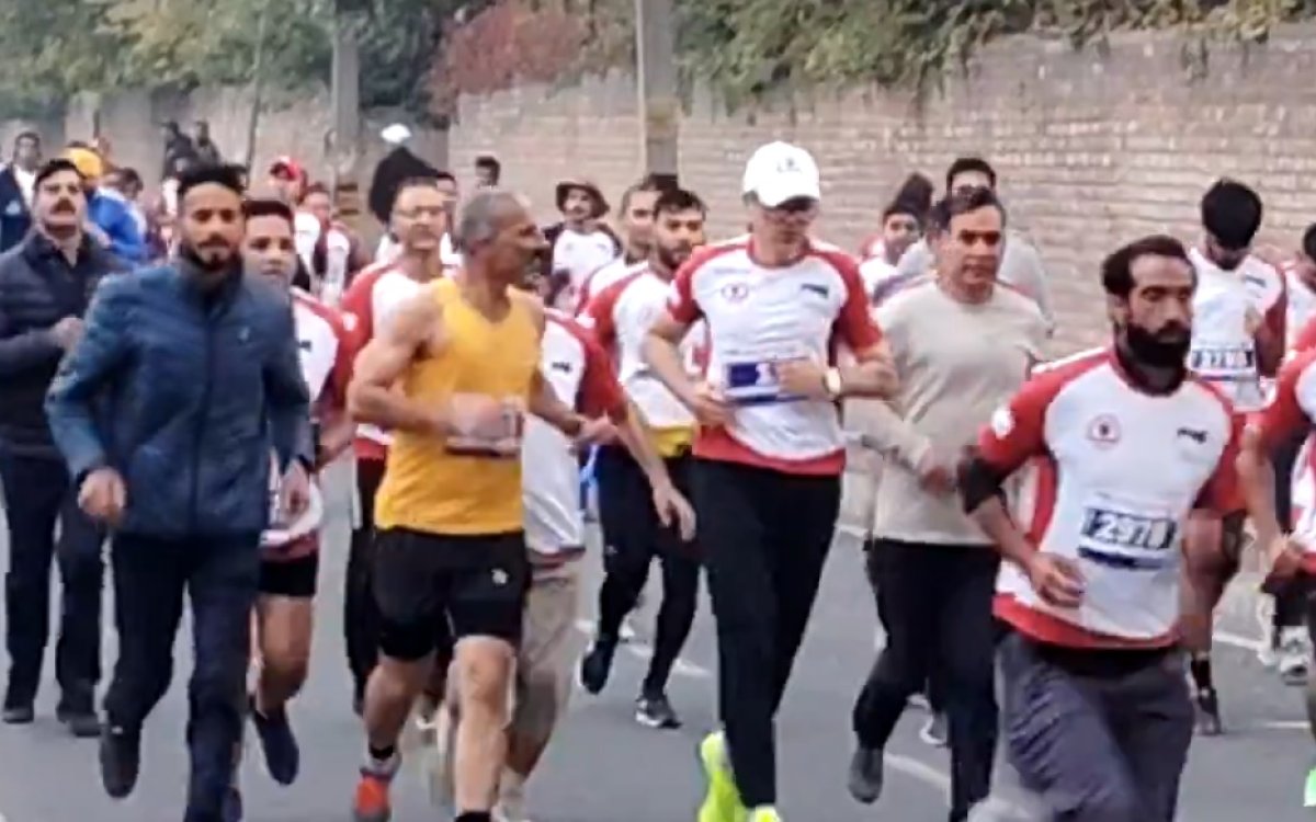 Kashmir's First-ever International Marathon, Over 2,000 Athletes Run On ...