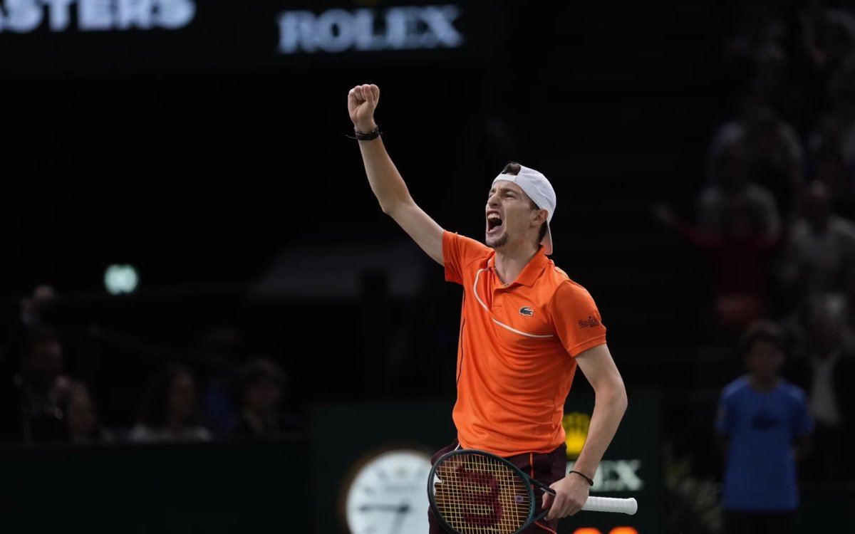 Humbert To Face Zverev In Paris Masters Final On Cricketnmore