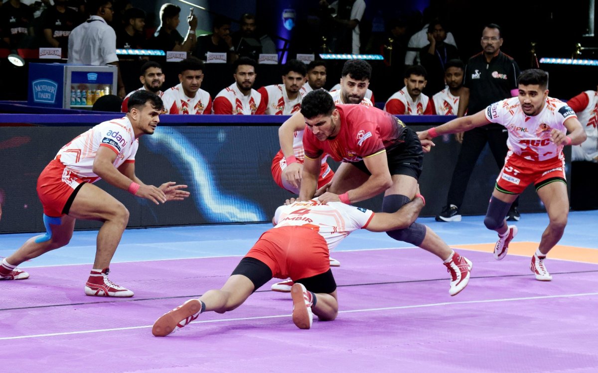PKL Season 11: Bengaluru Bulls Fight Back For Draw With Gujarat Giants ...