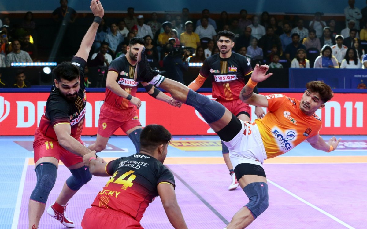 PKL Season 11: Puneri Paltan Stay Alive In Playoff Race With Rout Of ...