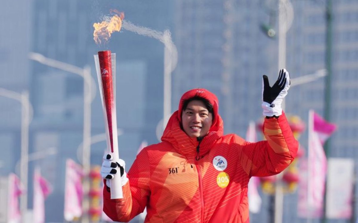 China's Olympic Champions Carry Torch For Asian Winter Games On ...