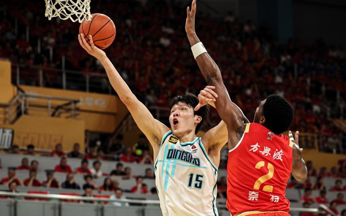 Chinese Basketball Rising Star Yang Announces Entry Into NBA Draft 2025 ...