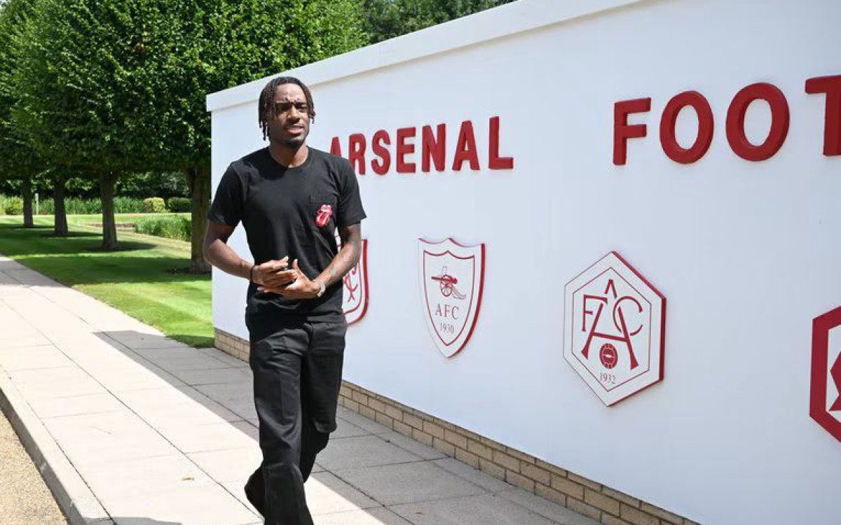 Madueke Thanks Chelsea Fans For Praise And Criticism After Arsenal ...