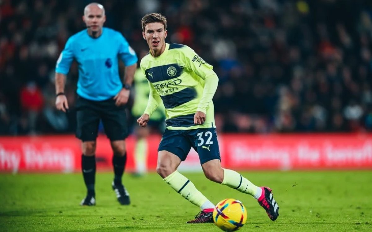 Maximo Perrone Joins Como FC From Man City On Four-year Contract On ...