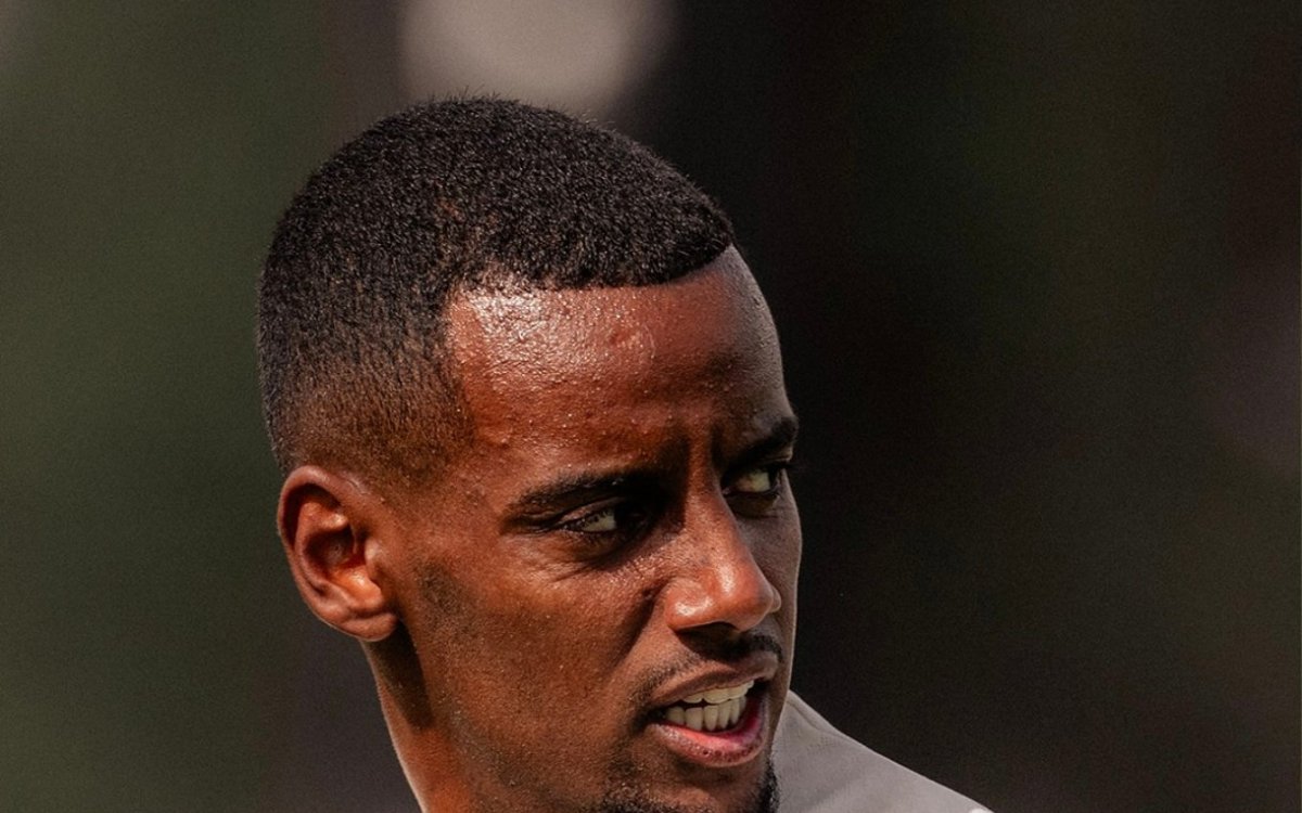 Alexander Isak To Play Reduced Minutes At Start, Confirms Slot On ...