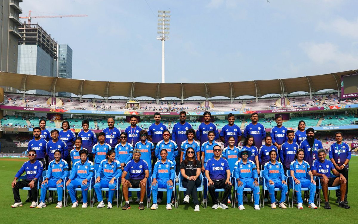 Kareena Kapoor Lauds Indian Women’s Cricket Team For Their Passion As ...