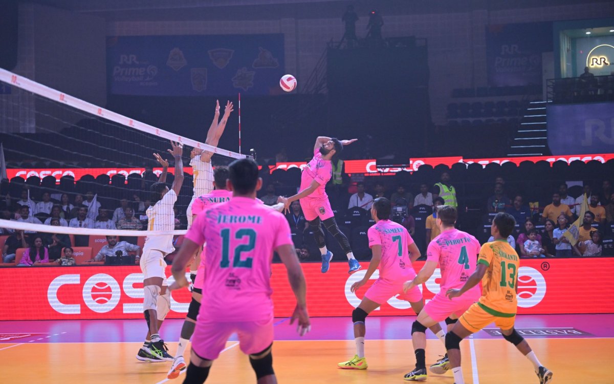 PVL 2025: Chennai Blitz Beat Ahmedabad Defenders In Five-set Thriller ...