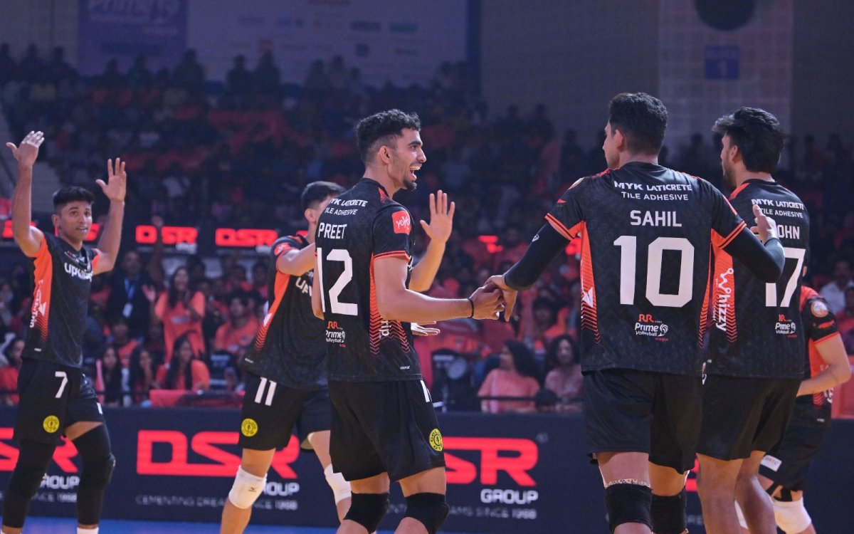 PVL 2025: Hyderabad Black Hawks Stop Bengaluru Torpedoes' Unbeaten Run ...