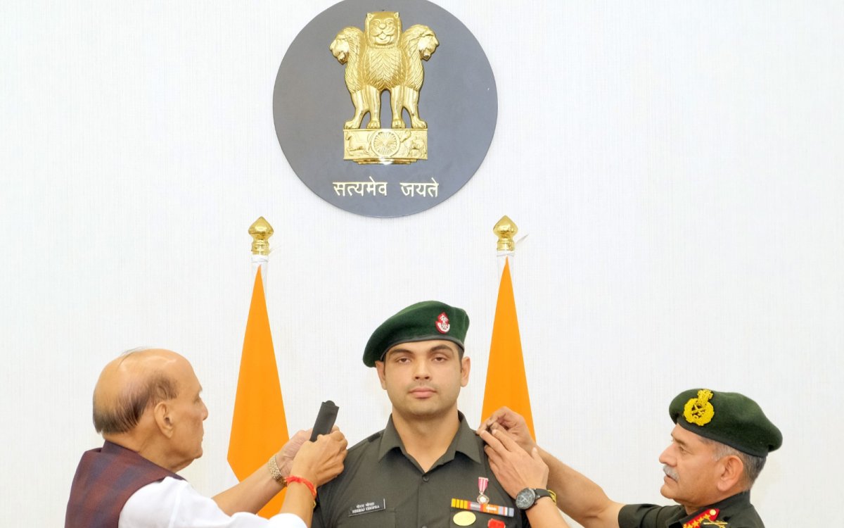 Rajnath Singh Confers Rank Of Honorary Lieutenant Colonel To Javelin ...