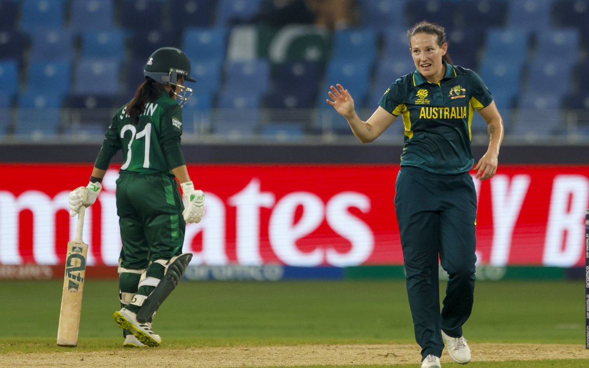 Women's World Cup: Pakistan Elect To Field As Wareham, Schutt Return ...