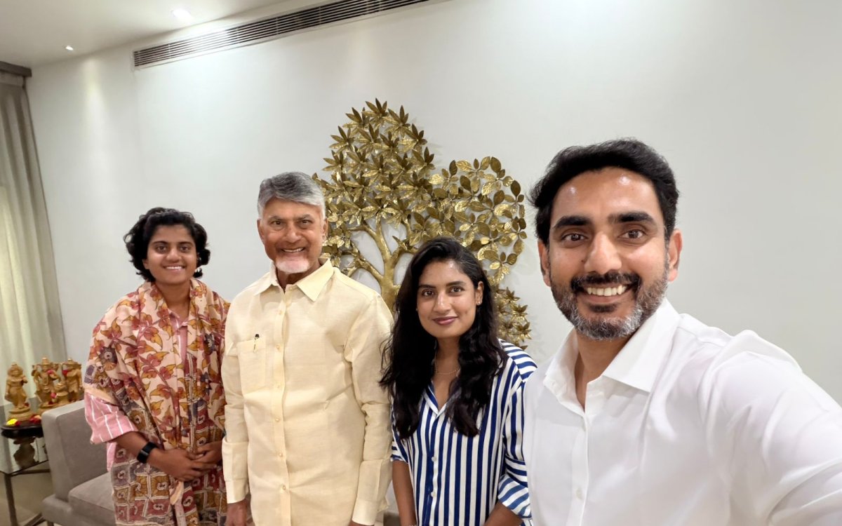 Women's World-cup Winning Team Member Shree Charani Calls On CM Naidu ...