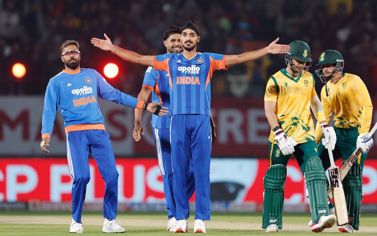 3rd T20I: Varun, Arshdeep Star As India Skittle South Africa For 117 In ...