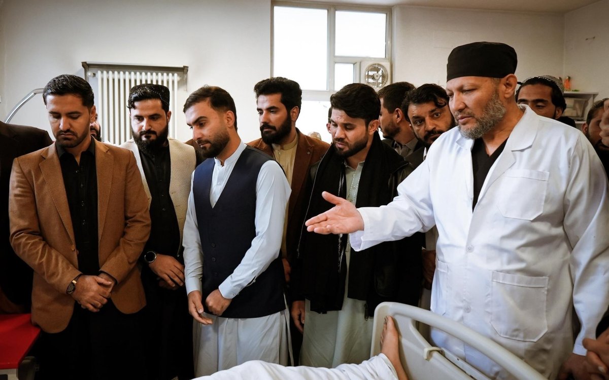 Afghanistan Cricketers And ACB Officials Visit Kabul Airstrike Victims ...