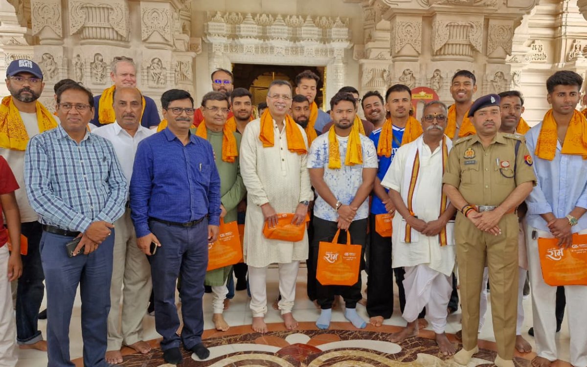 राम लला के दर्शन करने पहुंची लखनऊ सुपर जायंट्स की टीम, मालिक संजीव ...