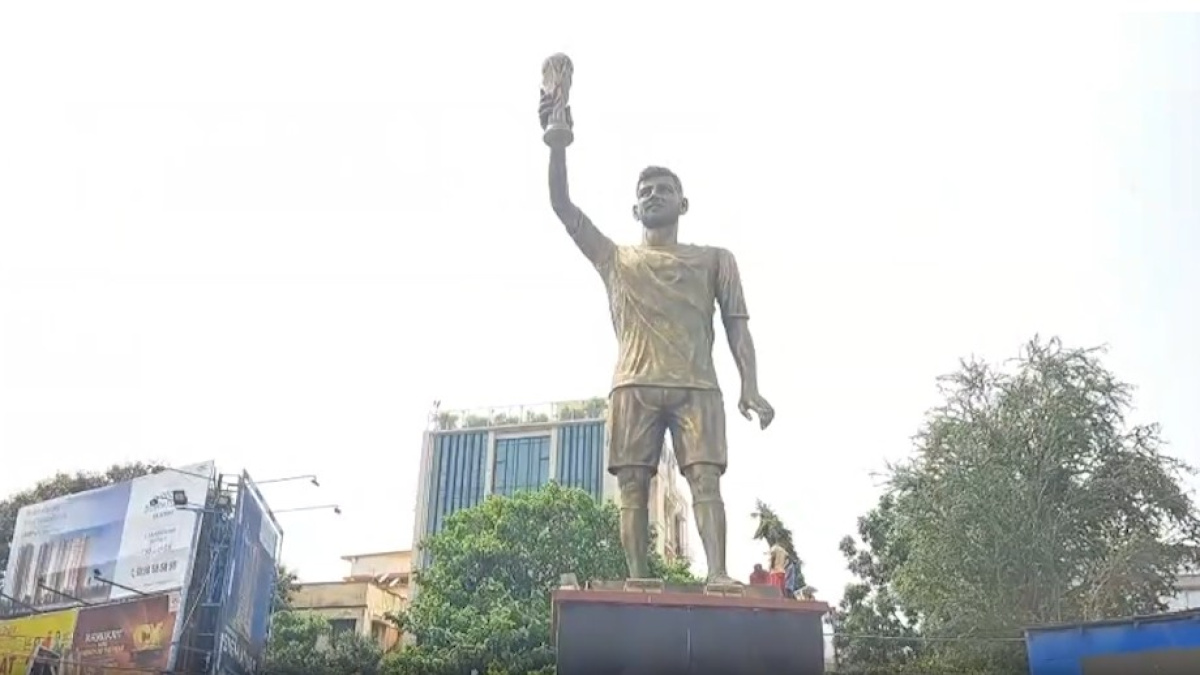 Wobbly Messi Statue In Kolkata’s Lake Town Turns Symbol Of TMC’s Fall ...